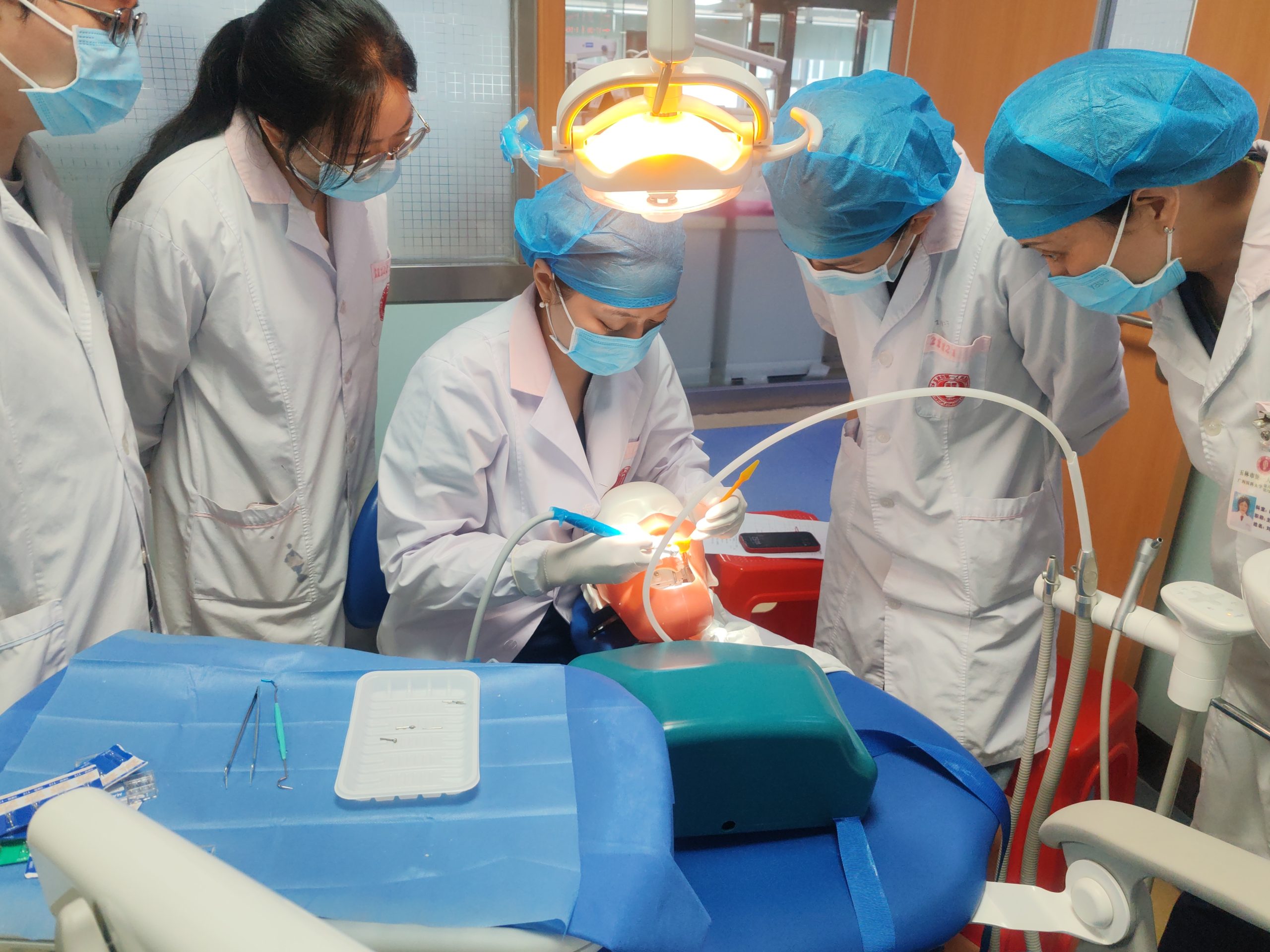 不断学习新知识、新技术，才能紧跟时代步伐 – 中华口腔医学会